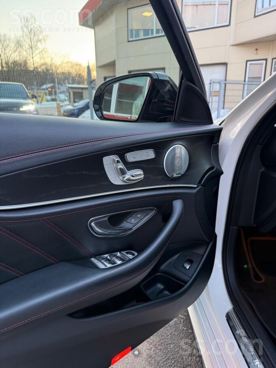 Белый Мерседес e-43-amg 2018 в Рига, объемом двигателя 3.00 л и пробегом 132 тыс. км за 36600 €, фото 11 на AUTOMOTO.COM.LV