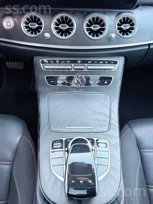 Белый Мерседес e-43-amg 2018 в Рига, объемом двигателя 3.00 л и пробегом 132 тыс. км за 36600 €, фото 13 на AUTOMOTO.COM.LV