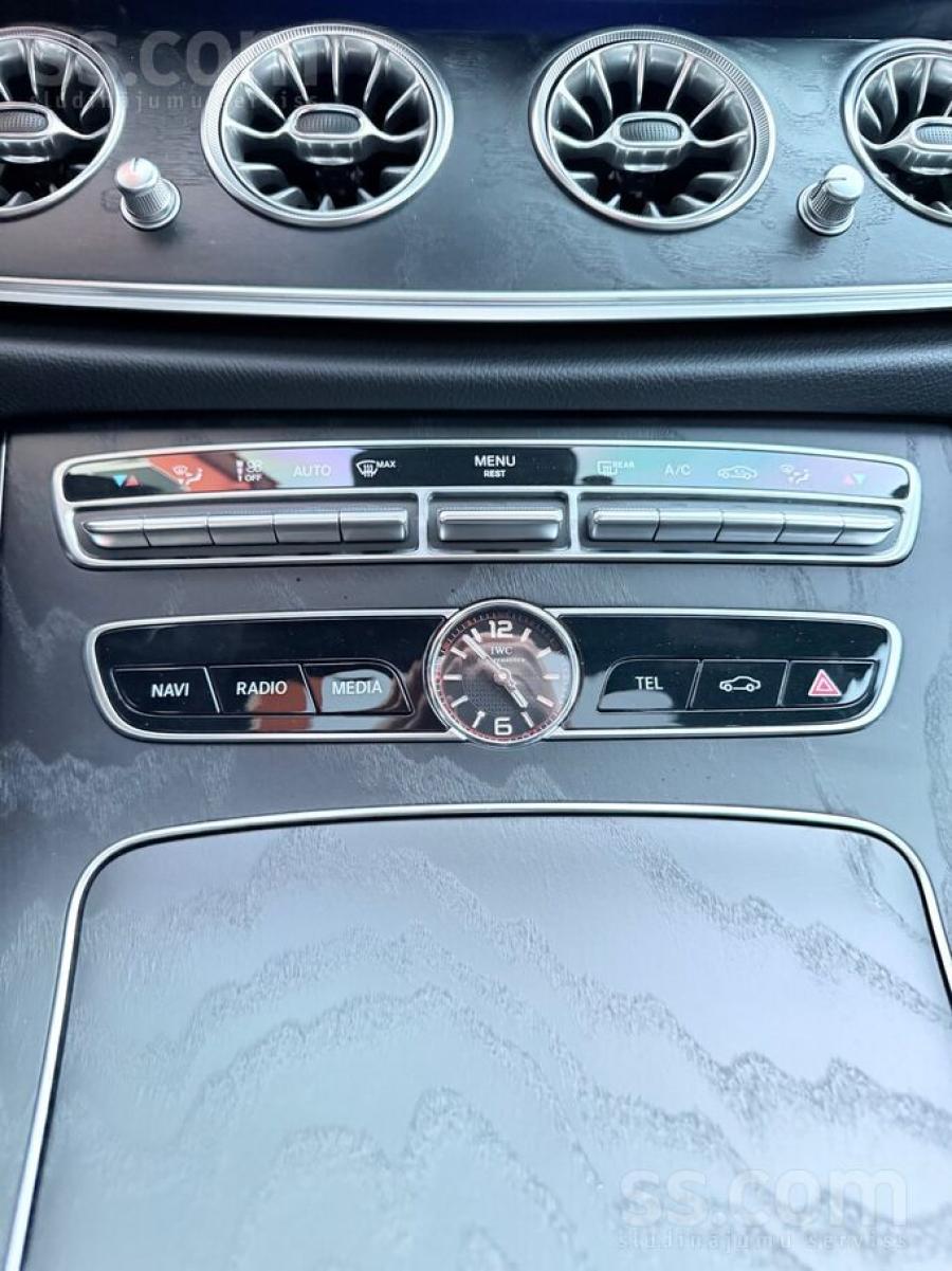Белый Мерседес e-43-amg 2018 в Рига, объемом двигателя 3.00 л и пробегом 132 тыс. км за 36600 €, фото 14 на AUTOMOTO.COM.LV