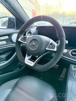 Белый Мерседес e-43-amg 2018 в Рига, объемом двигателя 3.00 л и пробегом 132 тыс. км за 36600 €, фото 15 на AUTOMOTO.COM.LV