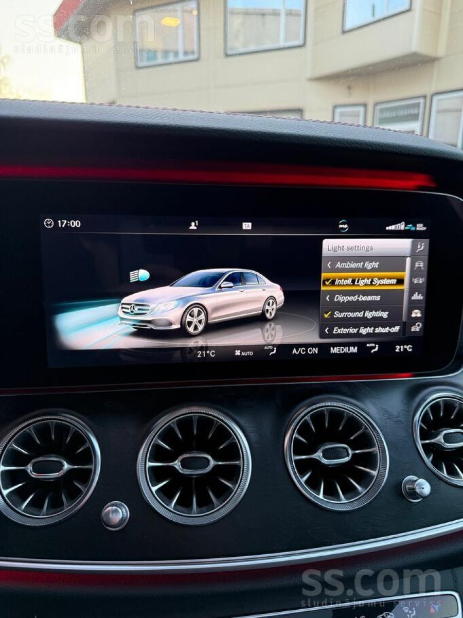 Белый Мерседес e-43-amg 2018 в Рига, объемом двигателя 3.00 л и пробегом 132 тыс. км за 36600 €, фото 24 на AUTOMOTO.COM.LV