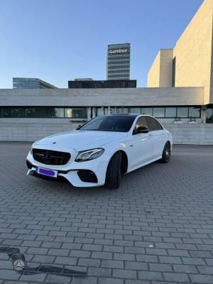 Белый Мерседес e-43-amg 2018 в Вильнюс, объемом двигателя 3.00 л и пробегом 107 тыс. км за 31500 €, фото  на AUTOMOTO.COM.LV