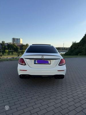 White Mercedes-Benz e-43-amg 2018 in Vilnius, with an engine capacity of 3.00 L and mileage of 107 thousand km for 31500 €, photo 6 on AUTOMOTO.COM.LV