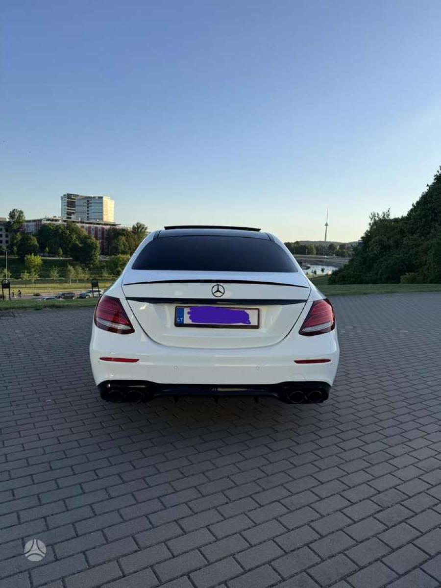 White Mercedes-Benz e-43-amg 2018 in Vilnius, with an engine capacity of 3.00 L and mileage of 107 thousand km for 31500 €, photo 6 on AUTOMOTO.COM.LV