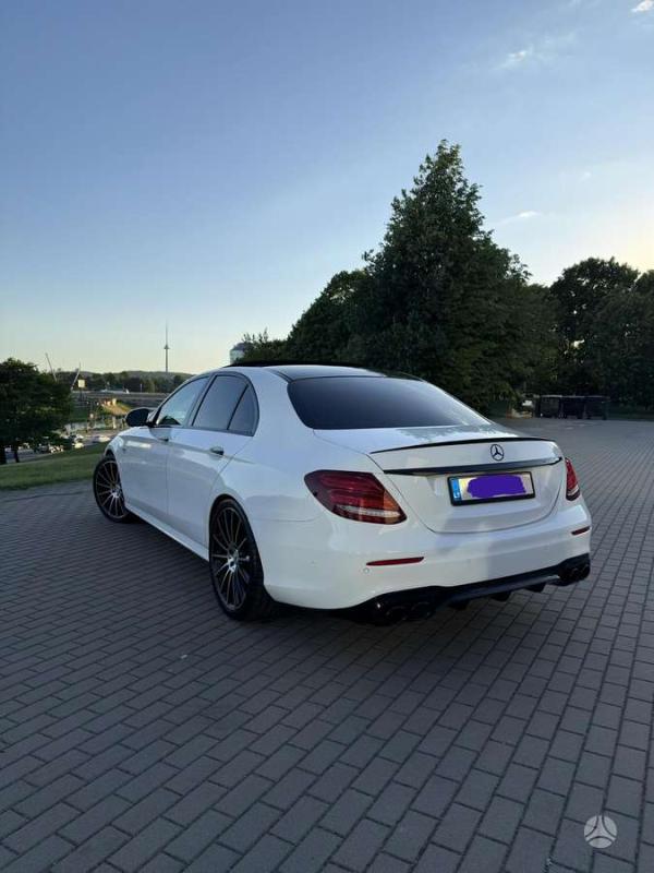 White Mercedes-Benz e-43-amg 2018 in Vilnius, with an engine capacity of 3.00 L and mileage of 107 thousand km for 31500 €, photo 6 on AUTOMOTO.COM.LV