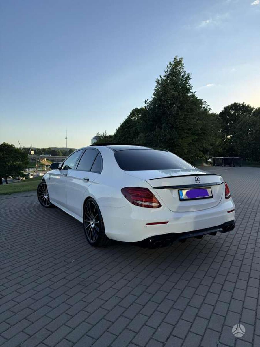 White Mercedes-Benz e-43-amg 2018 in Vilnius, with an engine capacity of 3.00 L and mileage of 107 thousand km for 31500 €, photo 7 on AUTOMOTO.COM.LV