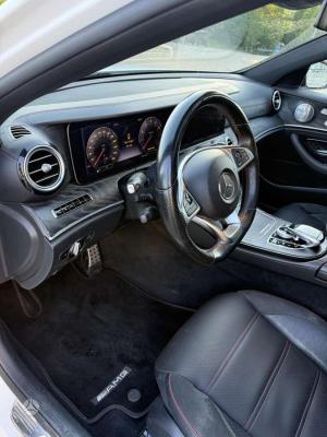 White Mercedes-Benz e-43-amg 2018 in Vilnius, with an engine capacity of 3.00 L and mileage of 107 thousand km for 31500 €, photo 8 on AUTOMOTO.COM.LV
