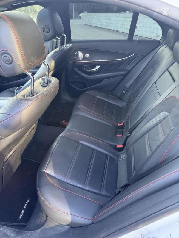 White Mercedes-Benz e-43-amg 2018 in Vilnius, with an engine capacity of 3.00 L and mileage of 107 thousand km for 31500 €, photo 10 on AUTOMOTO.COM.LV