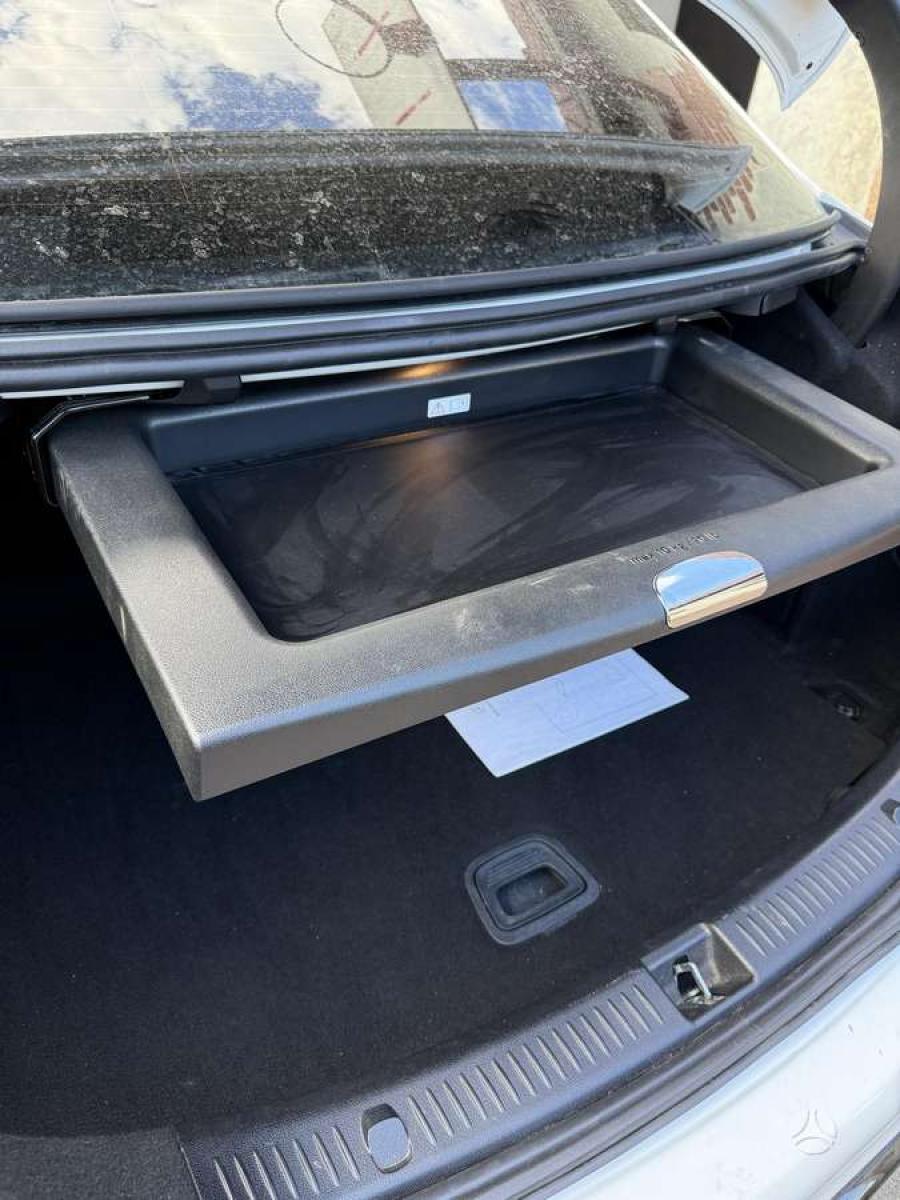 White Mercedes-Benz e-43-amg 2018 in Vilnius, with an engine capacity of 3.00 L and mileage of 107 thousand km for 31500 €, photo 16 on AUTOMOTO.COM.LV