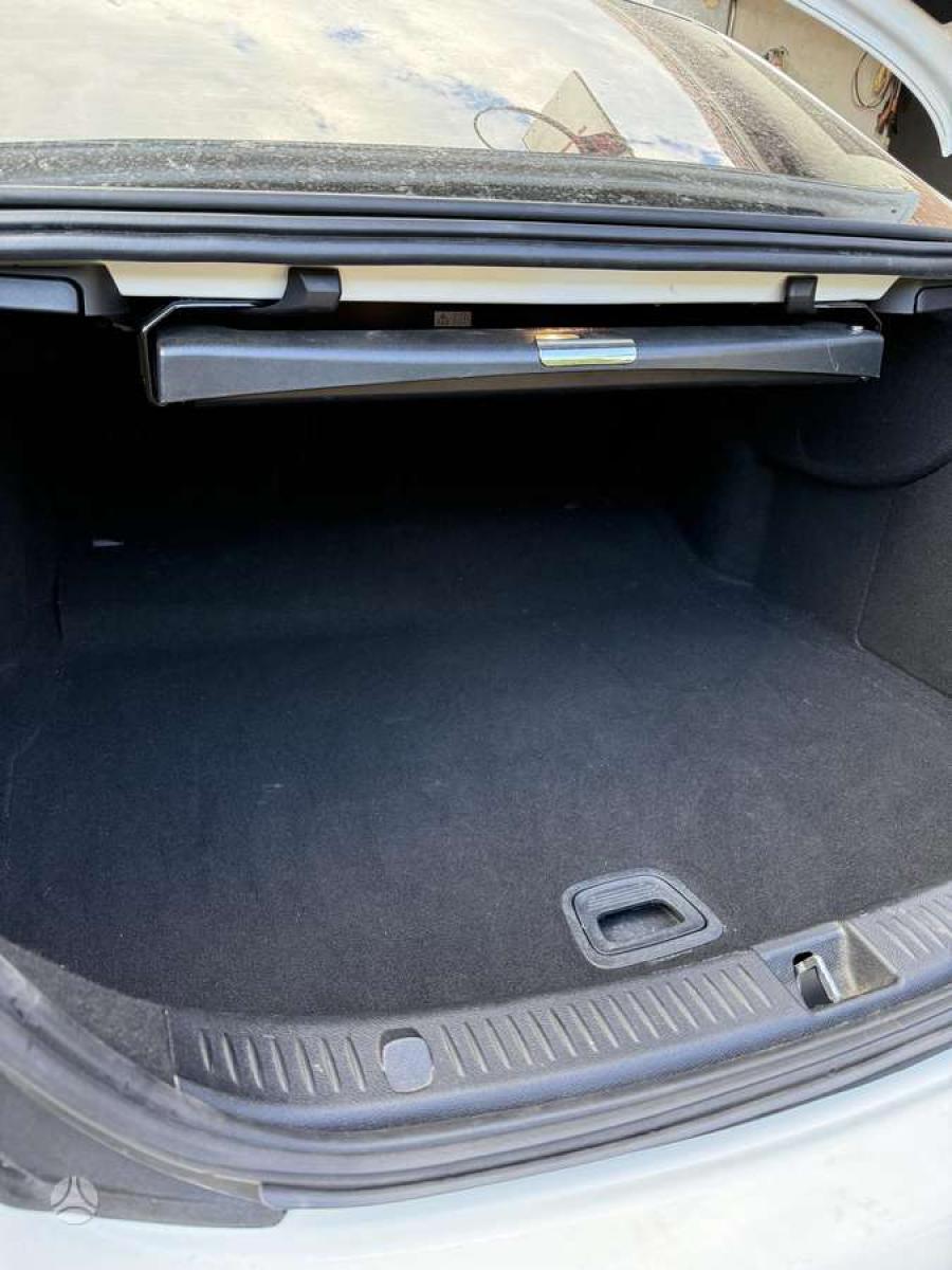 White Mercedes-Benz e-43-amg 2018 in Vilnius, with an engine capacity of 3.00 L and mileage of 107 thousand km for 31500 €, photo 17 on AUTOMOTO.COM.LV