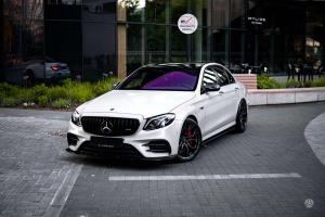 White Mercedes-Benz e-43-amg 2018 in Vilnius, with an engine capacity of 3.00 L and mileage of 140 thousand km for 33500 €, photo  on AUTOMOTO.COM.LV