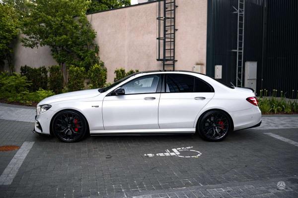Mercedes-Benz e-43-amg 2018 Viļņa vietnē Balts Mercedes-Benz e-43-amg 2018 Viļņa, ar dzinēja tilpumu 3.00 L un nobraukumu 140 tūkst. km par 33500 €, foto 6 vietnē AUTOMOTO.COM.LV