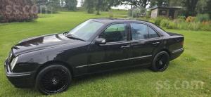 Black Mercedes-Benz e-430 2003 in Liepaja, with an engine capacity of 4.30 L and mileage of 291 thousand km for 3000 €, photo 3 on AUTOMOTO.COM.LV