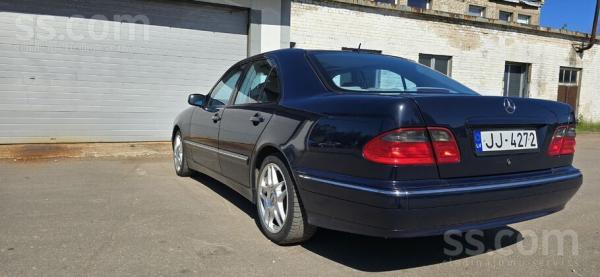 Zils Mercedes-Benz e-430 2001 Rīga, ar dzinēja tilpumu 4.30 L un nobraukumu 250 tūkst. km par 7000 €, foto 8 vietnē AUTOMOTO.COM.LV