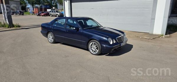 Zils Mercedes-Benz e-430 2001 Rīga, ar dzinēja tilpumu 4.20 L un nobraukumu 251 tūkst. km par 6200 €, foto 2 vietnē AUTOMOTO.COM.LV