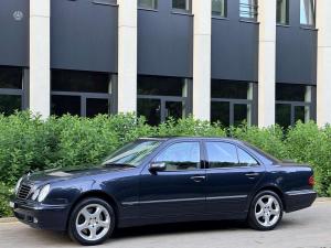 Pelēks Mercedes-Benz e-430 1999 Viļņa, ar dzinēja tilpumu 4.27 L un nobraukumu 315 tūkst. km par 6450 €, foto 4 vietnē AUTOMOTO.COM.LV