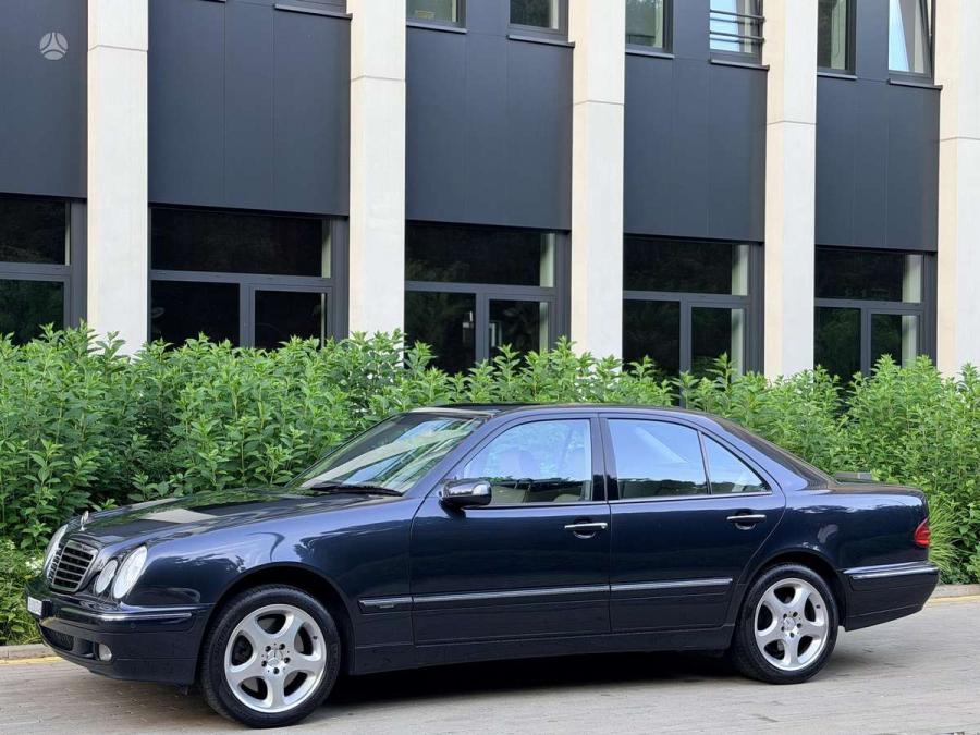 Pelēks Mercedes-Benz e-430 1999 Viļņa, ar dzinēja tilpumu 4.27 L un nobraukumu 315 tūkst. km par 6450 €, foto 4 vietnē AUTOMOTO.COM.LV