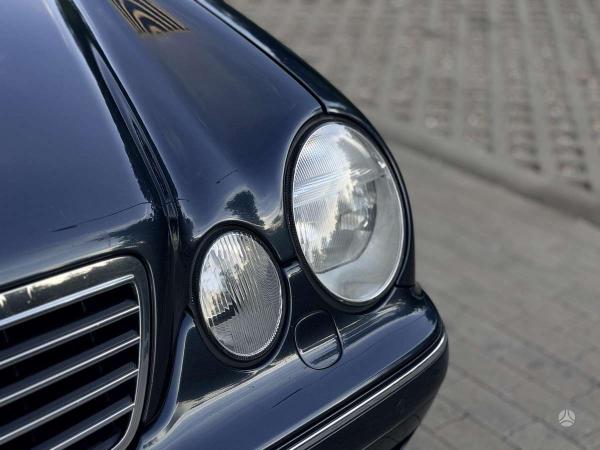 Pelēks Mercedes-Benz e-430 1999 Viļņa, ar dzinēja tilpumu 4.27 L un nobraukumu 315 tūkst. km par 6450 €, foto 7 vietnē AUTOMOTO.COM.LV