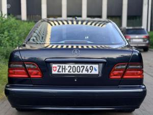 Pelēks Mercedes-Benz e-430 1999 Viļņa, ar dzinēja tilpumu 4.27 L un nobraukumu 315 tūkst. km par 6450 €, foto 9 vietnē AUTOMOTO.COM.LV