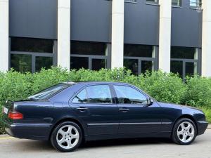 Pelēks Mercedes-Benz e-430 1999 Viļņa, ar dzinēja tilpumu 4.27 L un nobraukumu 315 tūkst. km par 6450 €, foto 10 vietnē AUTOMOTO.COM.LV