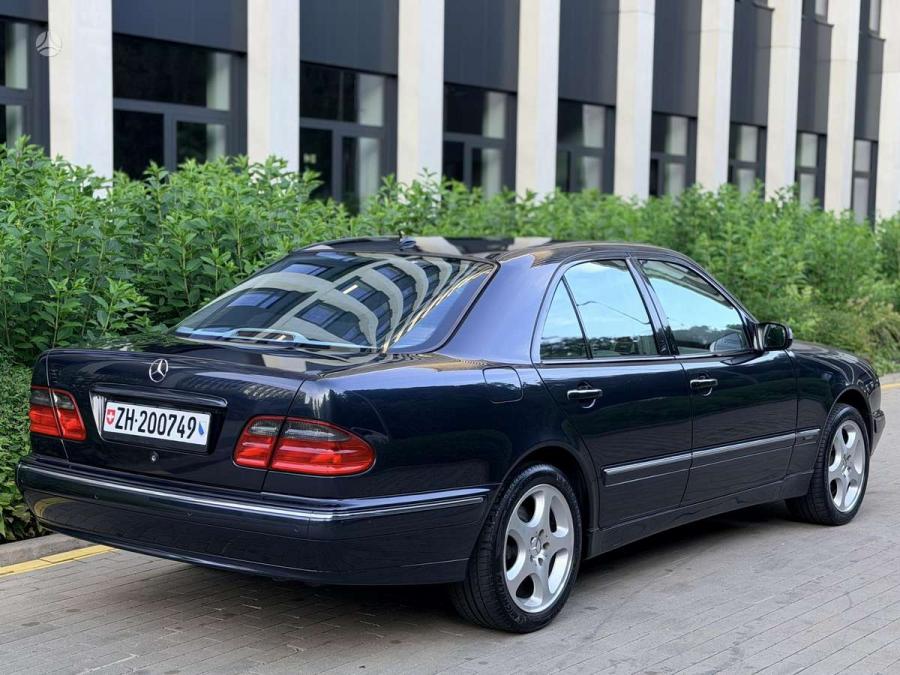 Pelēks Mercedes-Benz e-430 1999 Viļņa, ar dzinēja tilpumu 4.27 L un nobraukumu 315 tūkst. km par 6450 €, foto 11 vietnē AUTOMOTO.COM.LV
