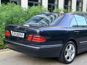 Pelēks Mercedes-Benz e-430 1999 Viļņa, ar dzinēja tilpumu 4.27 L un nobraukumu 315 tūkst. km par 6450 €, foto 12 vietnē AUTOMOTO.COM.LV
