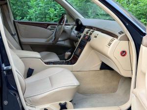 Pelēks Mercedes-Benz e-430 1999 Viļņa, ar dzinēja tilpumu 4.27 L un nobraukumu 315 tūkst. km par 6450 €, foto 16 vietnē AUTOMOTO.COM.LV