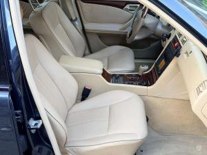 Pelēks Mercedes-Benz e-430 1999 Viļņa, ar dzinēja tilpumu 4.27 L un nobraukumu 315 tūkst. km par 6450 €, foto 17 vietnē AUTOMOTO.COM.LV