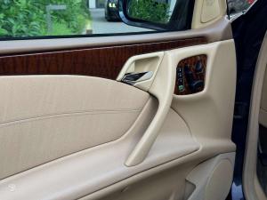 Pelēks Mercedes-Benz e-430 1999 Viļņa, ar dzinēja tilpumu 4.27 L un nobraukumu 315 tūkst. km par 6450 €, foto 27 vietnē AUTOMOTO.COM.LV