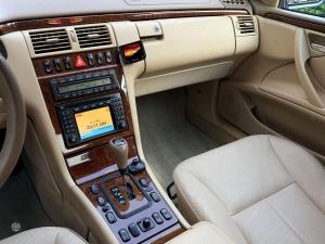 Pelēks Mercedes-Benz e-430 1999 Viļņa, ar dzinēja tilpumu 4.27 L un nobraukumu 315 tūkst. km par 6450 €, foto 29 vietnē AUTOMOTO.COM.LV