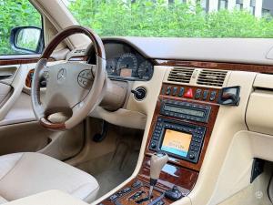 Pelēks Mercedes-Benz e-430 1999 Viļņa, ar dzinēja tilpumu 4.27 L un nobraukumu 315 tūkst. km par 6450 €, foto 35 vietnē AUTOMOTO.COM.LV