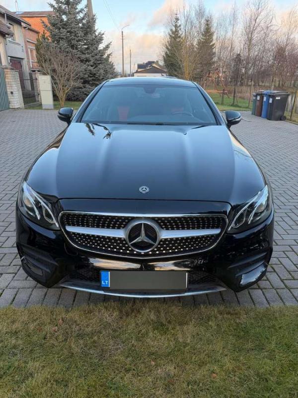 Black Mercedes-Benz E 450 2020 in Siauliai, with an engine capacity of 3.00 L and mileage of 77 thousand km for 42500 €, photo 1 on AUTOMOTO.COM.LV