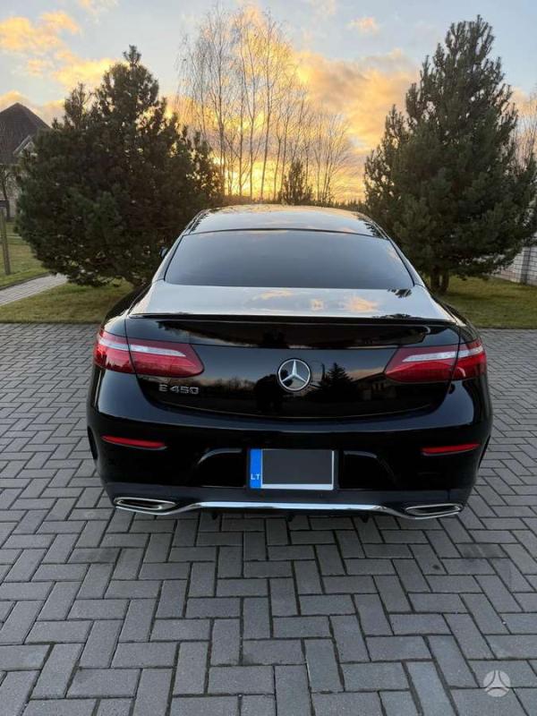 Black Mercedes-Benz E 450 2020 in Siauliai, with an engine capacity of 3.00 L and mileage of 77 thousand km for 42500 €, photo 4 on AUTOMOTO.COM.LV