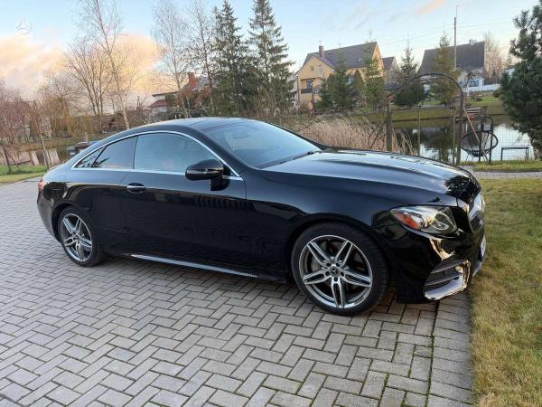 Black Mercedes-Benz E 450 2020 in Siauliai, with an engine capacity of 3.00 L and mileage of 77 thousand km for 42500 €, photo 6 on AUTOMOTO.COM.LV