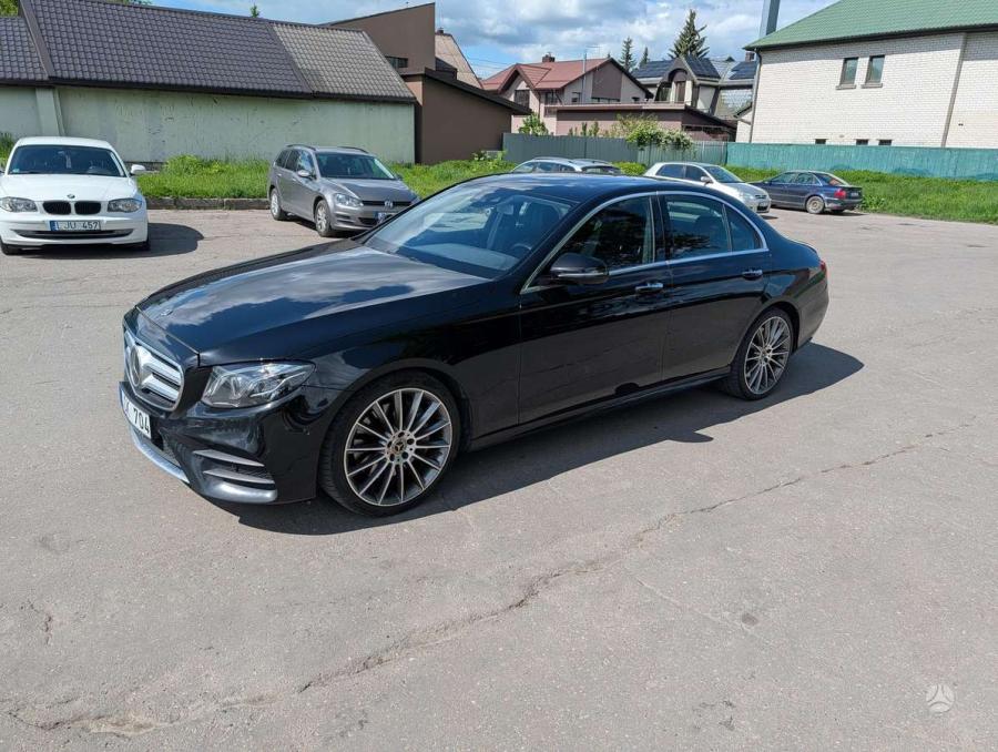 Black Mercedes-Benz E 450 2019 in Kaunas, with an engine capacity of 3.00 L and mileage of 220 thousand km for 30500 €, photo 1 on AUTOMOTO.COM.LV