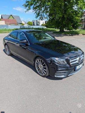 Black Mercedes-Benz E 450 2019 in Kaunas, with an engine capacity of 3.00 L and mileage of 220 thousand km for 30500 €, photo 4 on AUTOMOTO.COM.LV