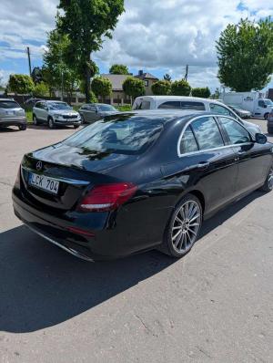 Black Mercedes-Benz E 450 2019 in Kaunas, with an engine capacity of 3.00 L and mileage of 220 thousand km for 30500 €, photo 6 on AUTOMOTO.COM.LV