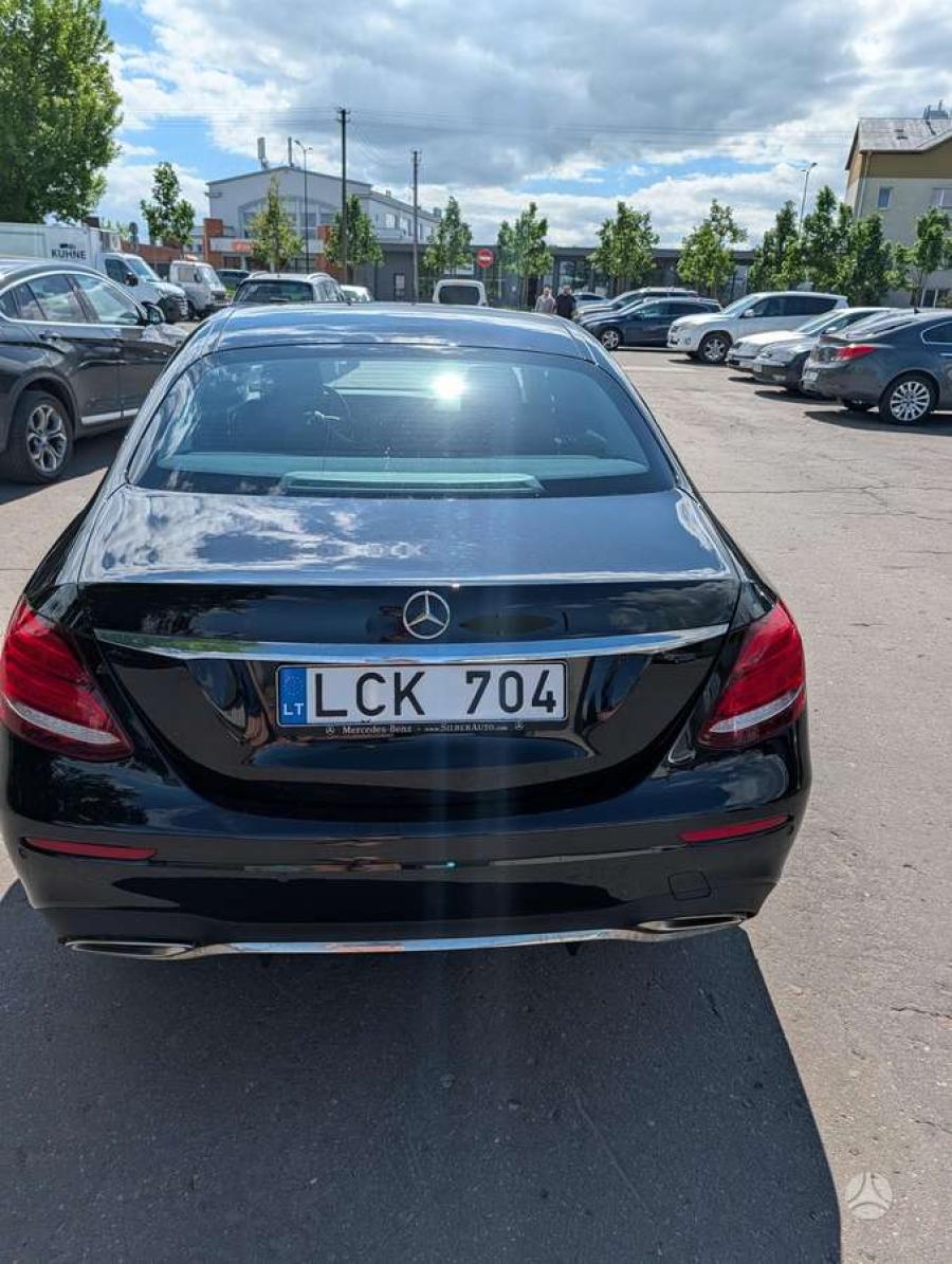 Black Mercedes-Benz E 450 2019 in Kaunas, with an engine capacity of 3.00 L and mileage of 220 thousand km for 30500 €, photo 7 on AUTOMOTO.COM.LV