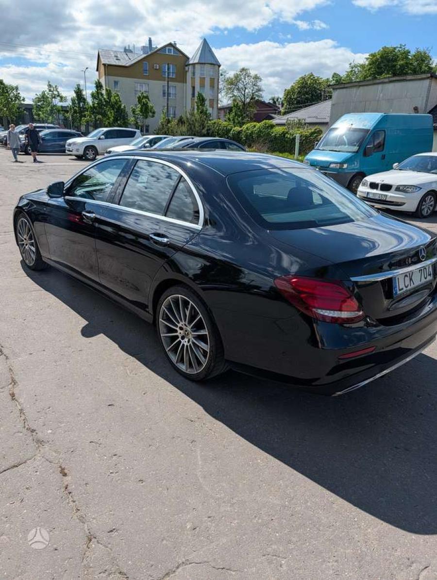 Black Mercedes-Benz E 450 2019 in Kaunas, with an engine capacity of 3.00 L and mileage of 220 thousand km for 30500 €, photo 8 on AUTOMOTO.COM.LV