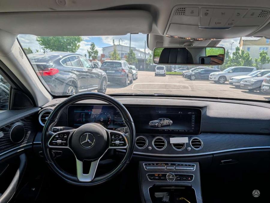 Black Mercedes-Benz E 450 2019 in Kaunas, with an engine capacity of 3.00 L and mileage of 220 thousand km for 30500 €, photo 9 on AUTOMOTO.COM.LV