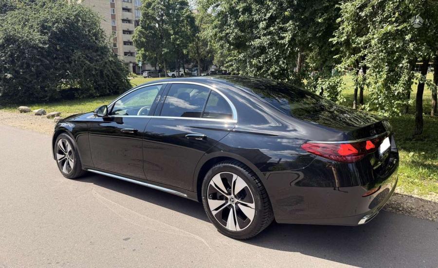 Черный Мерседес E 450 2024 в Вильнюс, объемом двигателя 3.00 л и пробегом 33 тыс. км за 79500 €, фото 18 на AUTOMOTO.COM.LV