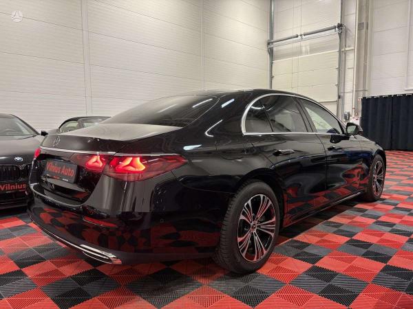 Black Mercedes-Benz E 450 2025 in Vilnius, with an engine capacity of 2.99 L and mileage of 7 thousand km for 62999 €, photo 4 on AUTOMOTO.COM.LV