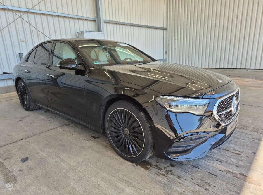 Melns Mercedes-Benz E 450 2026 Klaipėda, ar dzinēja tilpumu 2.99 L un nobraukumu 7 tūkst. km par 30500 €, foto 4 vietnē AUTOMOTO.COM.LV