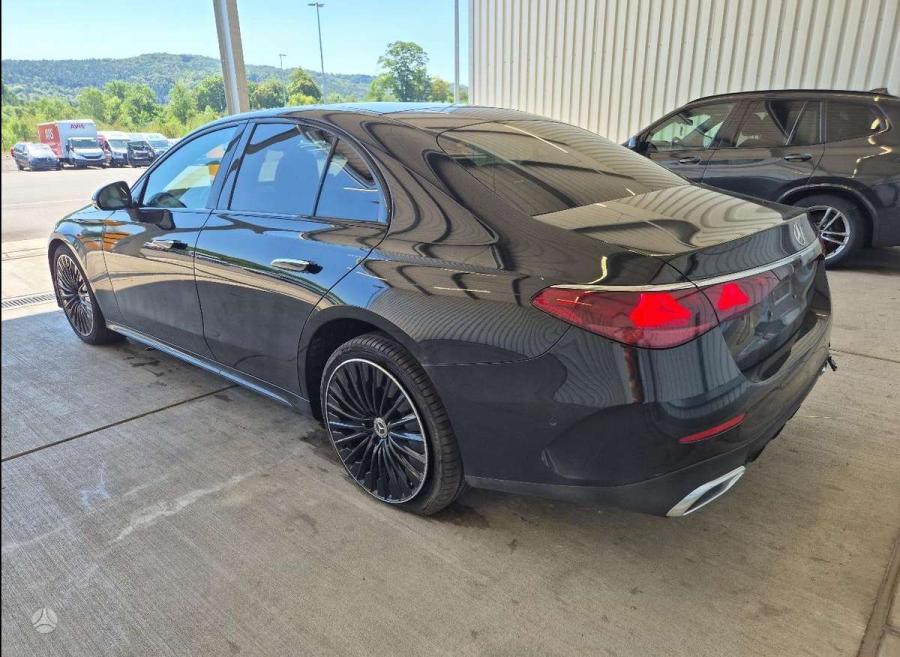 Melns Mercedes-Benz E 450 2026 Klaipėda, ar dzinēja tilpumu 2.99 L un nobraukumu 7 tūkst. km par 30500 €, foto 5 vietnē AUTOMOTO.COM.LV