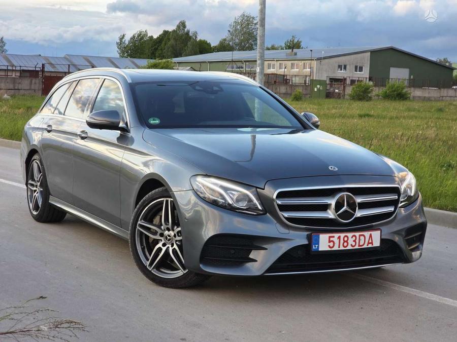 Pelēks Mercedes-Benz E 450 2018 Šauļi, ar dzinēja tilpumu 3.00 L un nobraukumu 140 tūkst. km par 26399 €, foto 1 vietnē AUTOMOTO.COM.LV