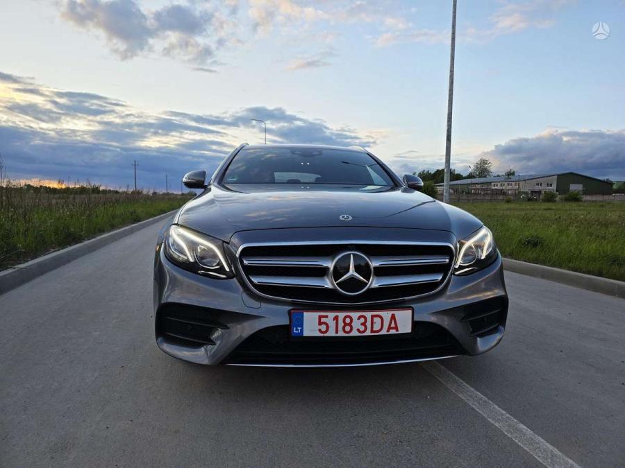Pelēks Mercedes-Benz E 450 2018 Šauļi, ar dzinēja tilpumu 3.00 L un nobraukumu 140 tūkst. km par 26399 €, foto 6 vietnē AUTOMOTO.COM.LV