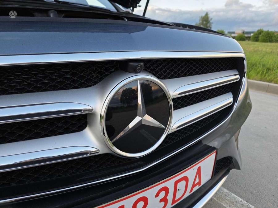 Pelēks Mercedes-Benz E 450 2018 Šauļi, ar dzinēja tilpumu 3.00 L un nobraukumu 140 tūkst. km par 26399 €, foto 7 vietnē AUTOMOTO.COM.LV