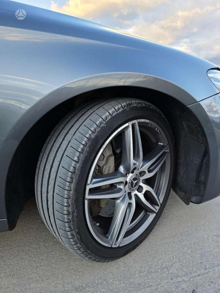 Pelēks Mercedes-Benz E 450 2018 Šauļi, ar dzinēja tilpumu 3.00 L un nobraukumu 140 tūkst. km par 26399 €, foto 8 vietnē AUTOMOTO.COM.LV