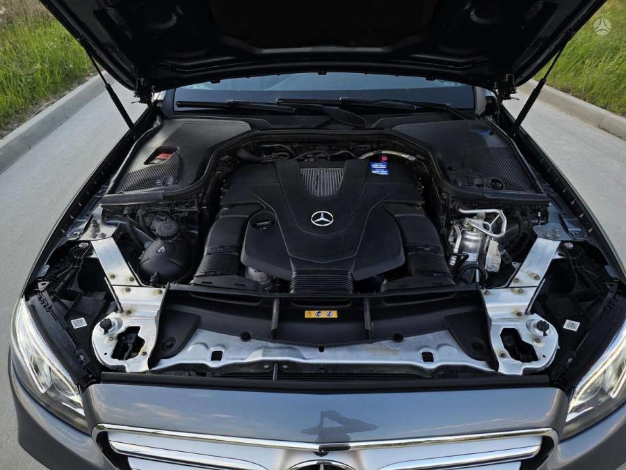 Pelēks Mercedes-Benz E 450 2018 Šauļi, ar dzinēja tilpumu 3.00 L un nobraukumu 140 tūkst. km par 26399 €, foto 11 vietnē AUTOMOTO.COM.LV