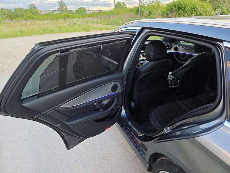 Pelēks Mercedes-Benz E 450 2018 Šauļi, ar dzinēja tilpumu 3.00 L un nobraukumu 140 tūkst. km par 26399 €, foto 12 vietnē AUTOMOTO.COM.LV